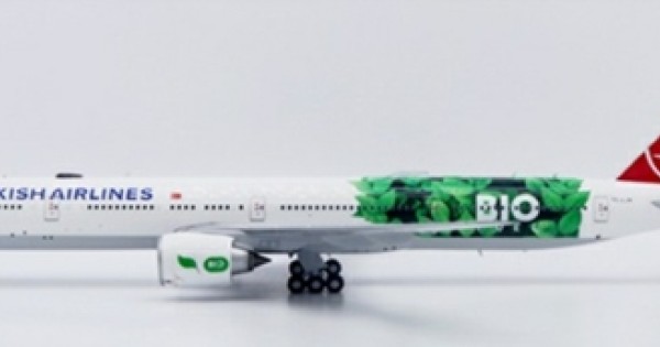 1/200 TURKISH AIRLINES BOEING 777-300ER BIOFUEL REG: TC-LJH WITH STAND