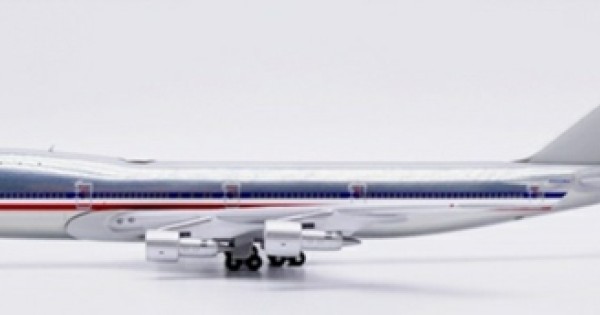 1/400 NASA BOEING 747-100 YELLOW STRIPE POLISHED REG: N905NA WITH ANTENNA