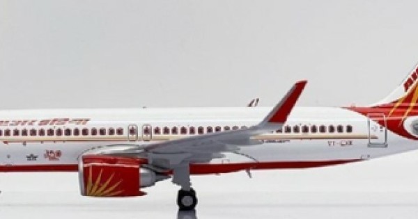 1/200 AIR INDIA AIRBUS A320NEO REG: VT-EXK WITH STAND LH2411