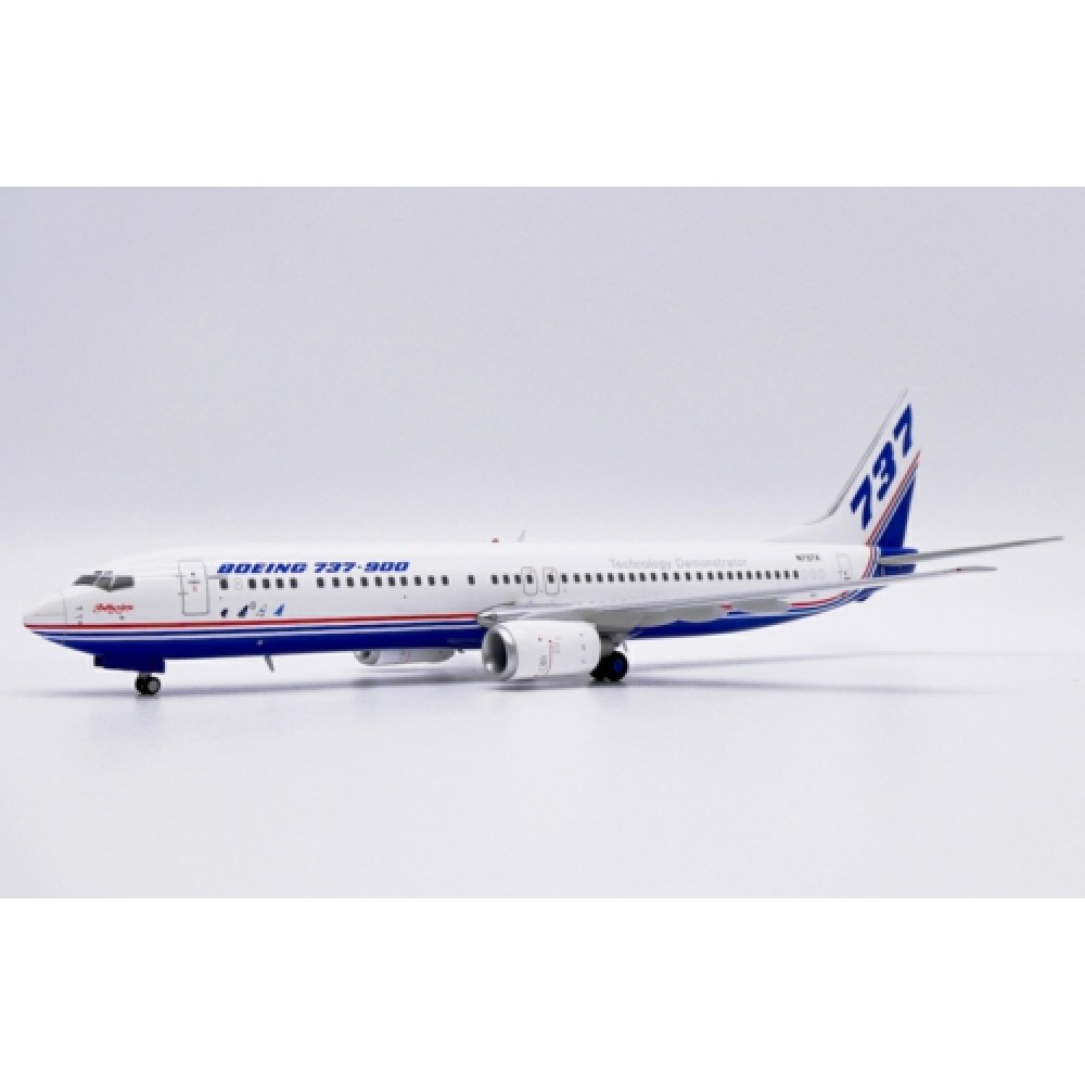 1/200 BOEING COMPANY BOEING 737-900 REG: N737X WITH STAND