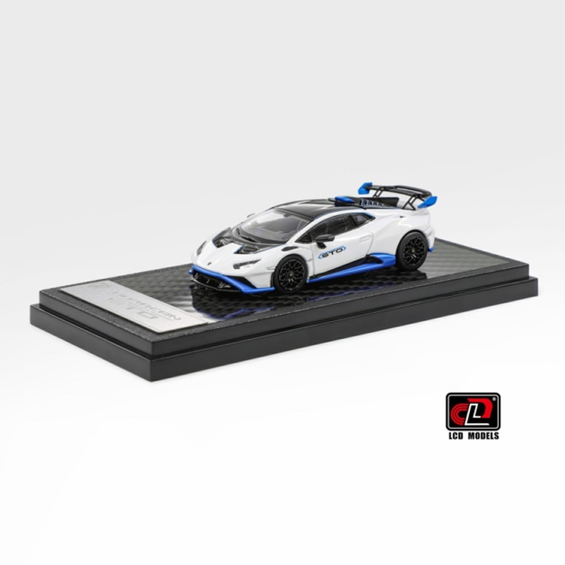 1/64 LAMBORGHINI HURACAN STO WHITE